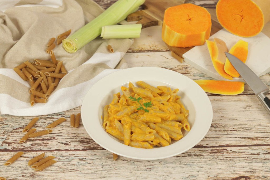MACARRONES INTEGRALES CON CREMA DE CALABAZA - Simple Blending